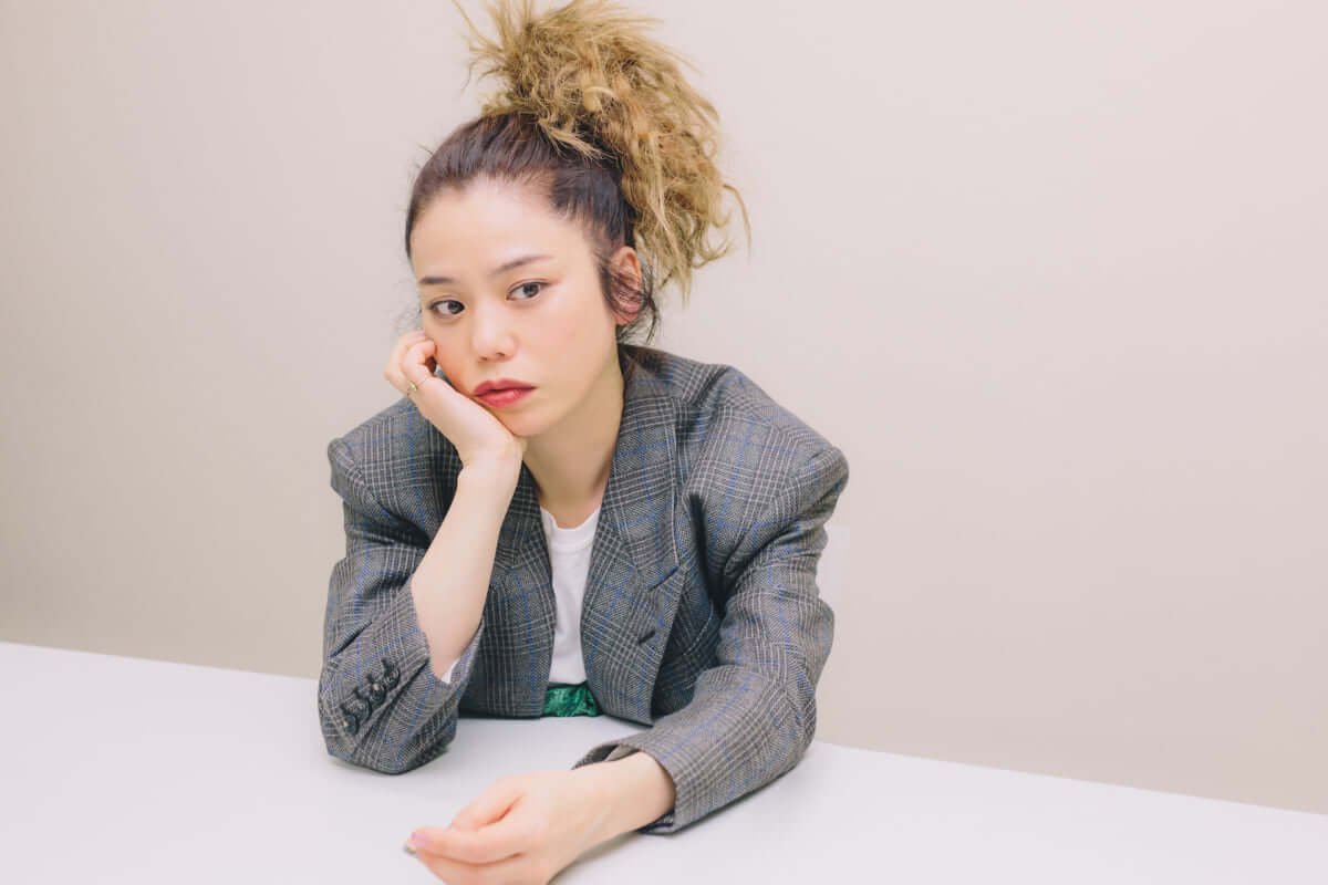 Charaが常にフレッシュであり続ける理由｜「音楽愛」が紡ぐ、若手アーティストとの感性の共振 | Qetic