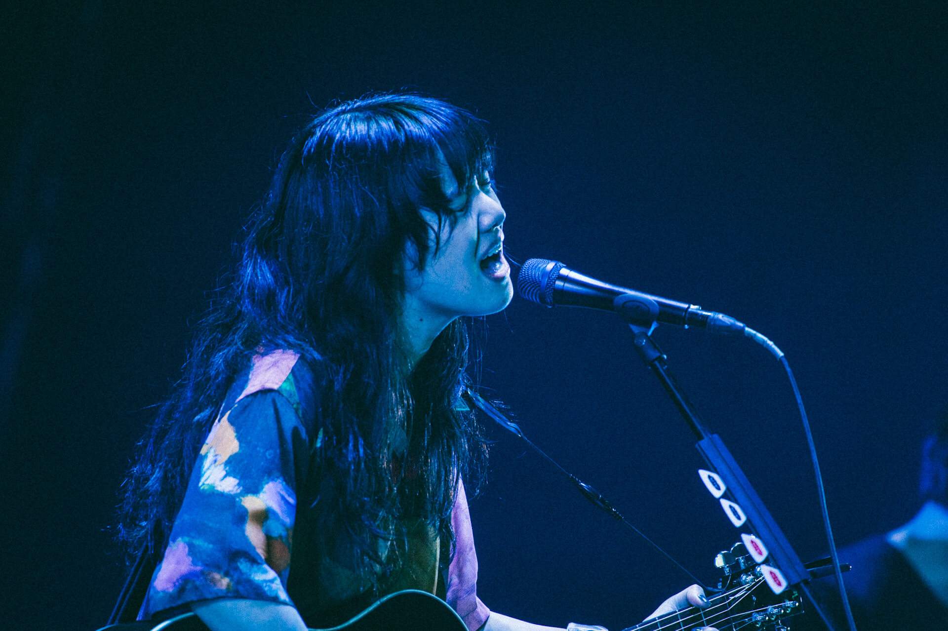 あいみょん初の上海公演で大興奮の19曲を披露！＜AIMYON LIVE IN SHANGHAI＞ライブレポート | Qetic