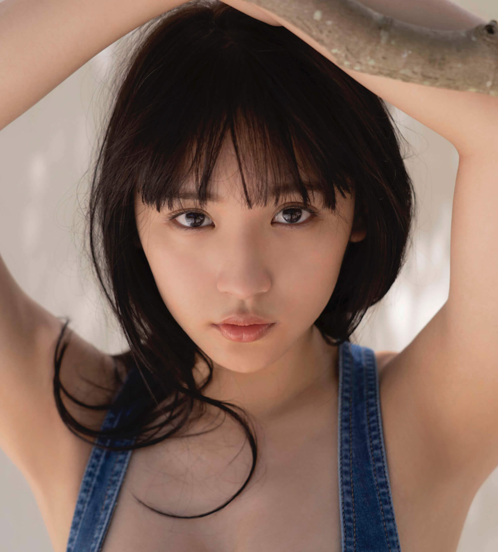 浅川梨奈が魅せた、20歳のセクシーショット|『週プレ37号』表紙に登場 Qetic