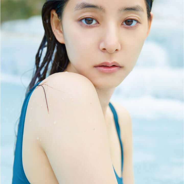 新木優子、2nd写真集『honey』で魅せた美しすぎる艶姿に注目｜表紙イメージ＆収録カット解禁 | Qetic
