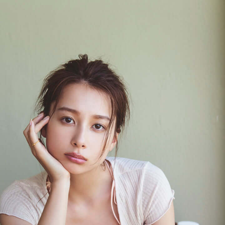 テラハでも注目を集めた美女モデルNiki、手ブラにも挑戦した2nd写真集『ニキには？』発売決定！ | Qetic