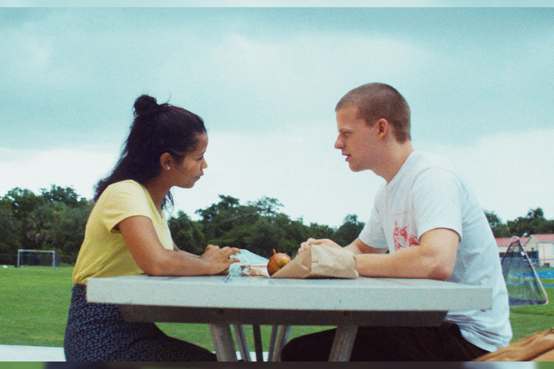 スタジオA24最新作『WAVES／ウェイブス』に出演するアカデミー賞ノミネート俳優ルーカス・ヘッジズの場面写真が解禁！ | Qetic