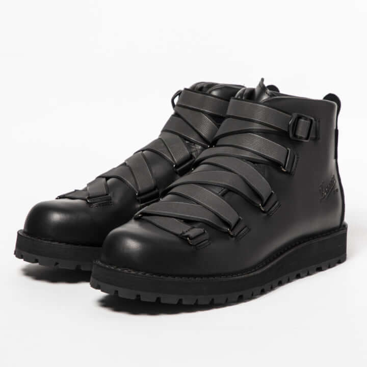 「最も理想的なハイキングブーツ」の後継モデルが登場！meanswhile×Dannerコラボ第2弾発売 | Qetic