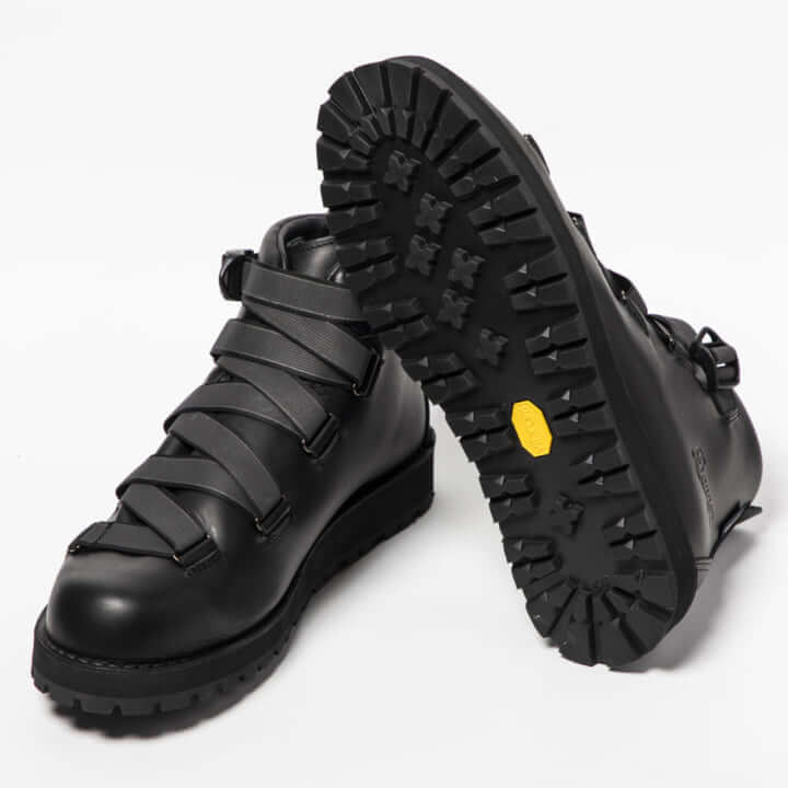 「最も理想的なハイキングブーツ」の後継モデルが登場！meanswhile×Dannerコラボ第2弾発売 | Qetic