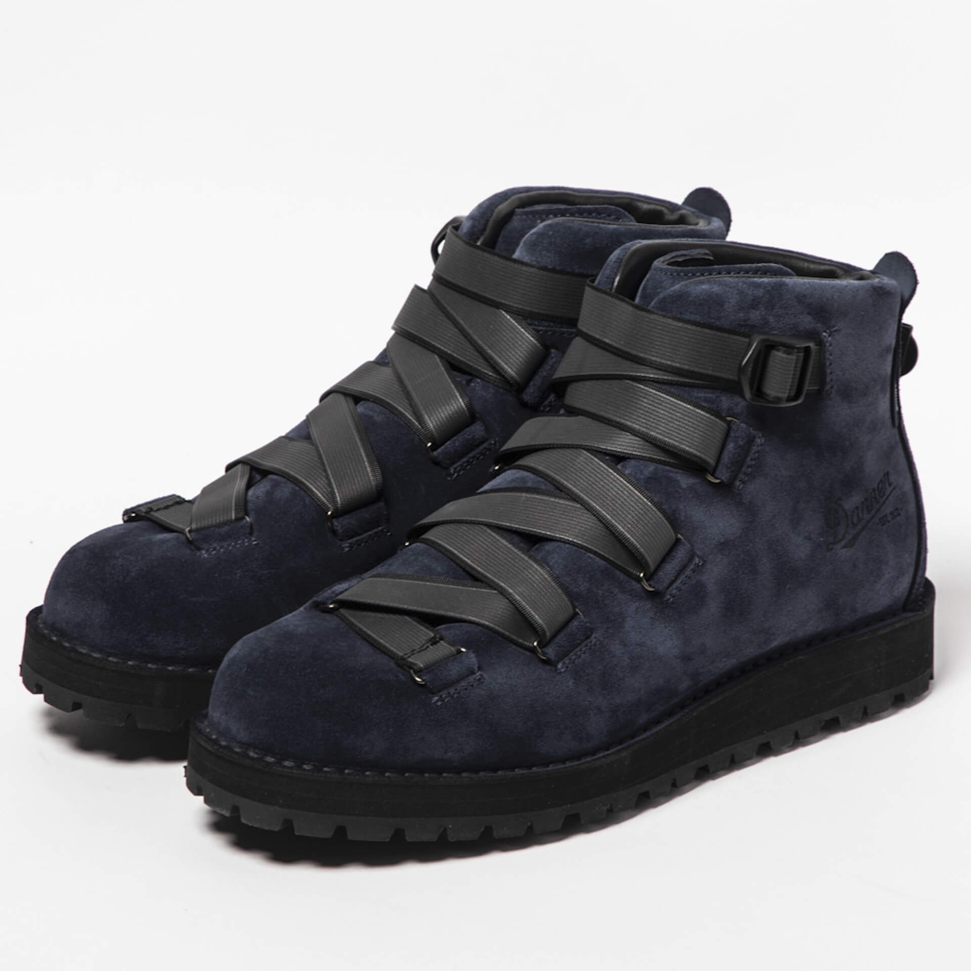 「最も理想的なハイキングブーツ」の後継モデルが登場！meanswhile×Dannerコラボ第2弾発売 | Qetic