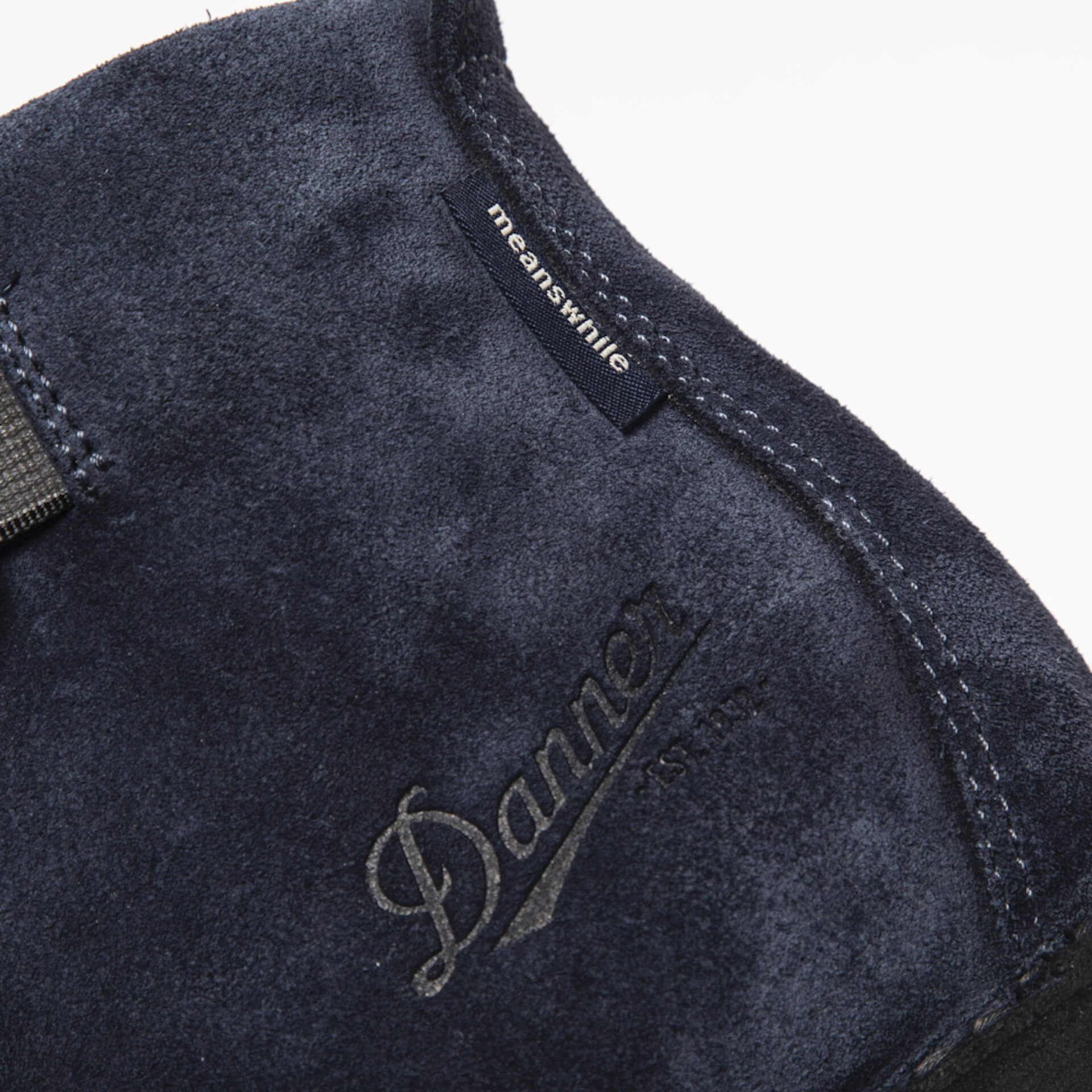 「最も理想的なハイキングブーツ」の後継モデルが登場！meanswhile×Dannerコラボ第2弾発売 | Qetic