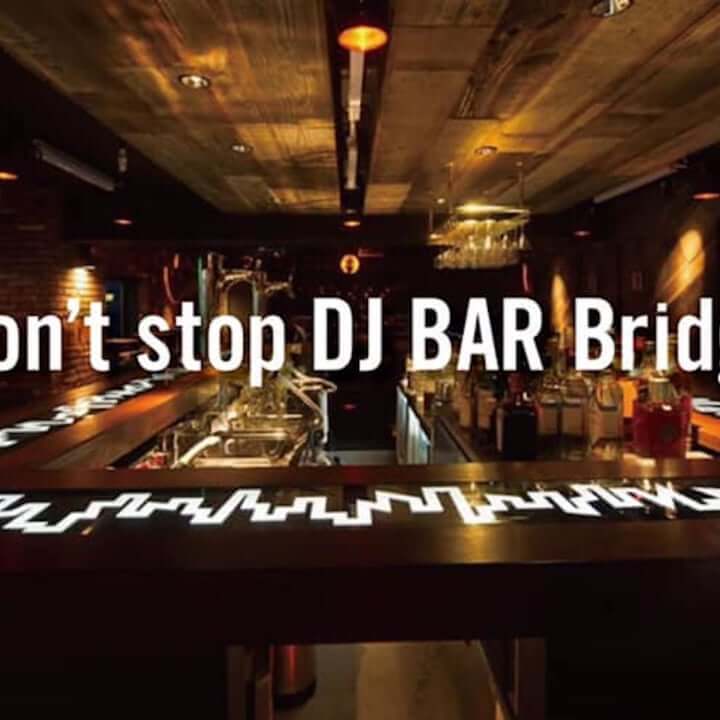 DJ BAR Bridgeが、店舗存続のための緊急支援をクラウドファンディングで募集中！リターンには非売品Tシャツも | Qetic