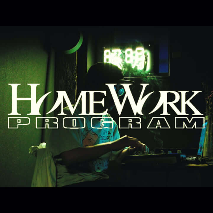 millennium parade参加のermhoiが、謎の部屋で行われるライブ配信『HOMEWORK PROGRAM』に登場！ | Qetic