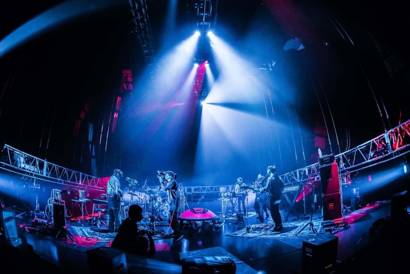 King Gnuがバンド初の配信ライブ＜King Gnu Streaming Live＞を実施！ライブレポートが到着 | Qetic