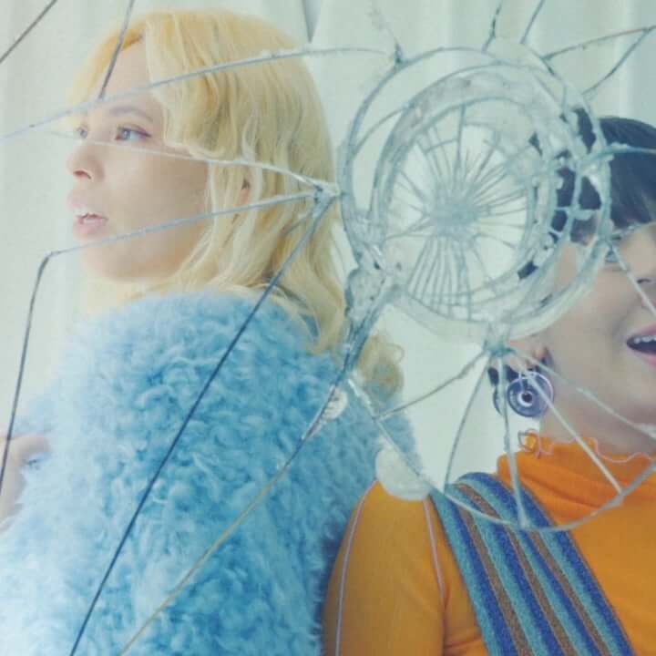 chelmicoがニューアルバム『maze』発売に先駆け“Disco”をリリース＆MV公開！アルバムを視聴できる生番組も今夜配信 | Qetic