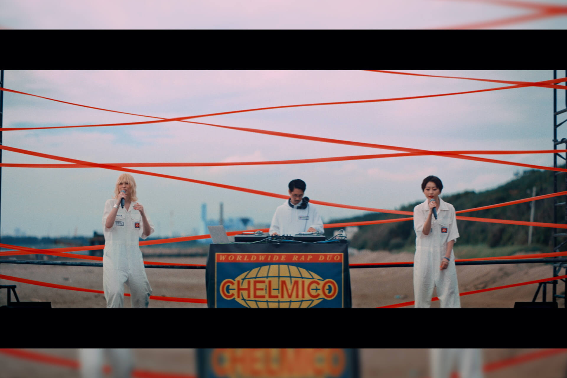 chelmicoが新曲“どうやら、私は”のMVを公開！VIBTEX™が制作サポート＆撮影地は幕張海浜公園 | Qetic