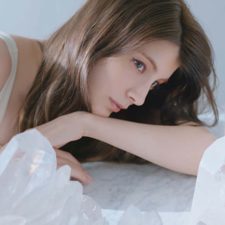 マギーが透明感あふれるセクシー美ボディを惜しげなく披露！LACOCOのWEB限定イメージムービーが公開 | Qetic