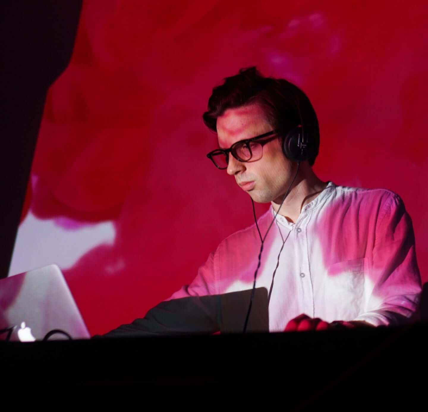 ermhoiがD.A.N.のDaigo Sakuragiを迎えた新EP『E』をリリース！本日放送の『Mステ』3時間SPにはmillennium ...