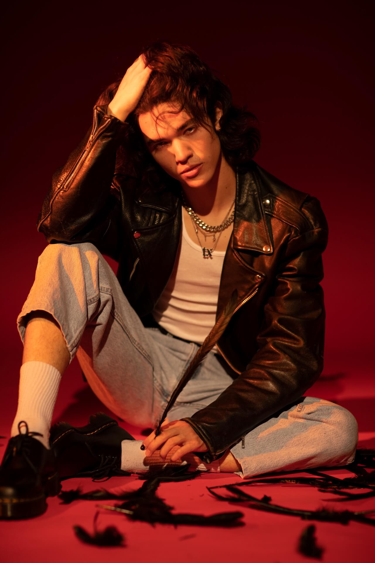 インタビュー：コナン・グレイ｜“Sad Pop Prince”が魅せるロマンチックなファンタジー | Qetic