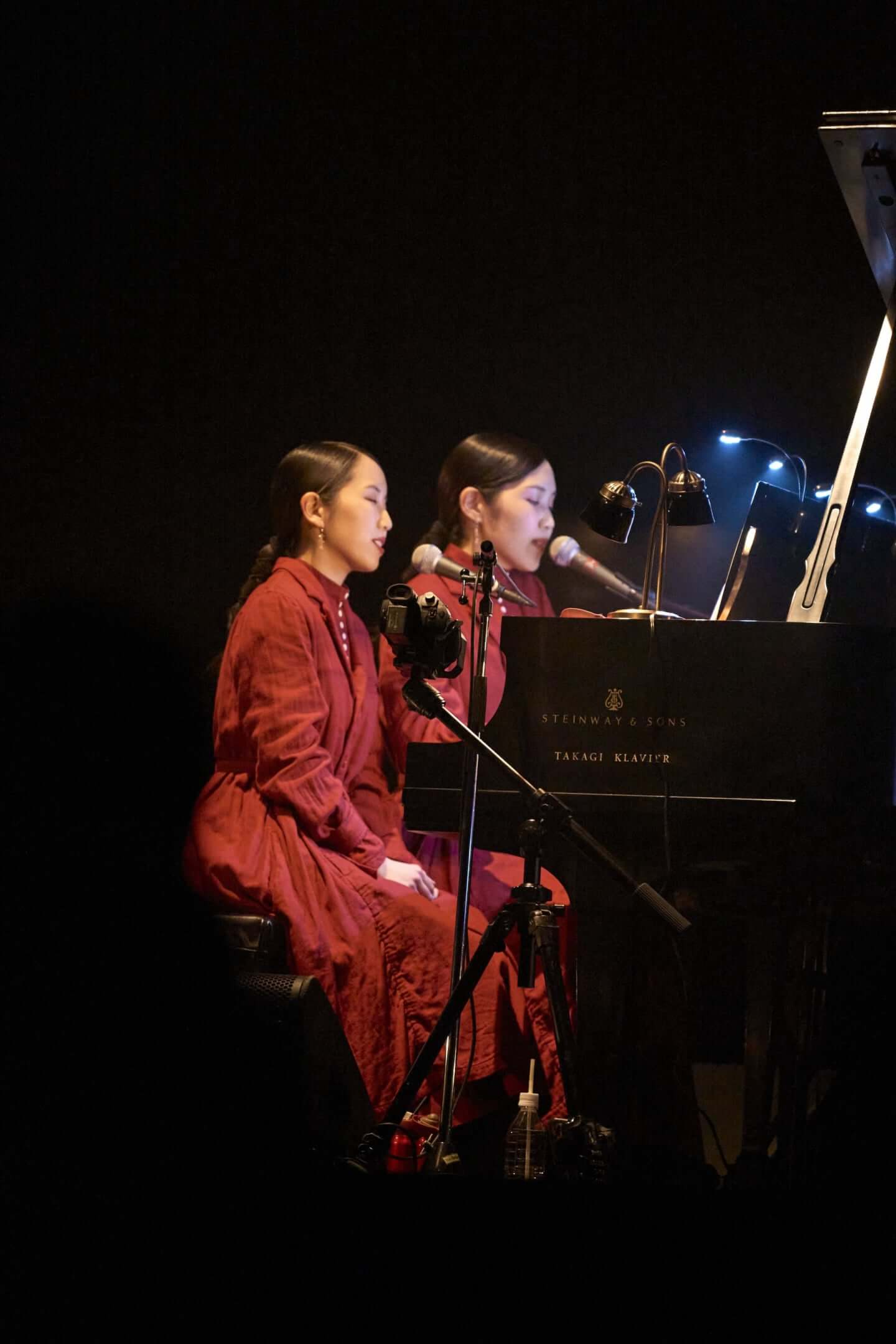 謎に包まれた姉妹ピアノ連弾ユニットKitriを紐解く｜ポップメーカーとして進化し続ける楽曲スタイル | Qetic