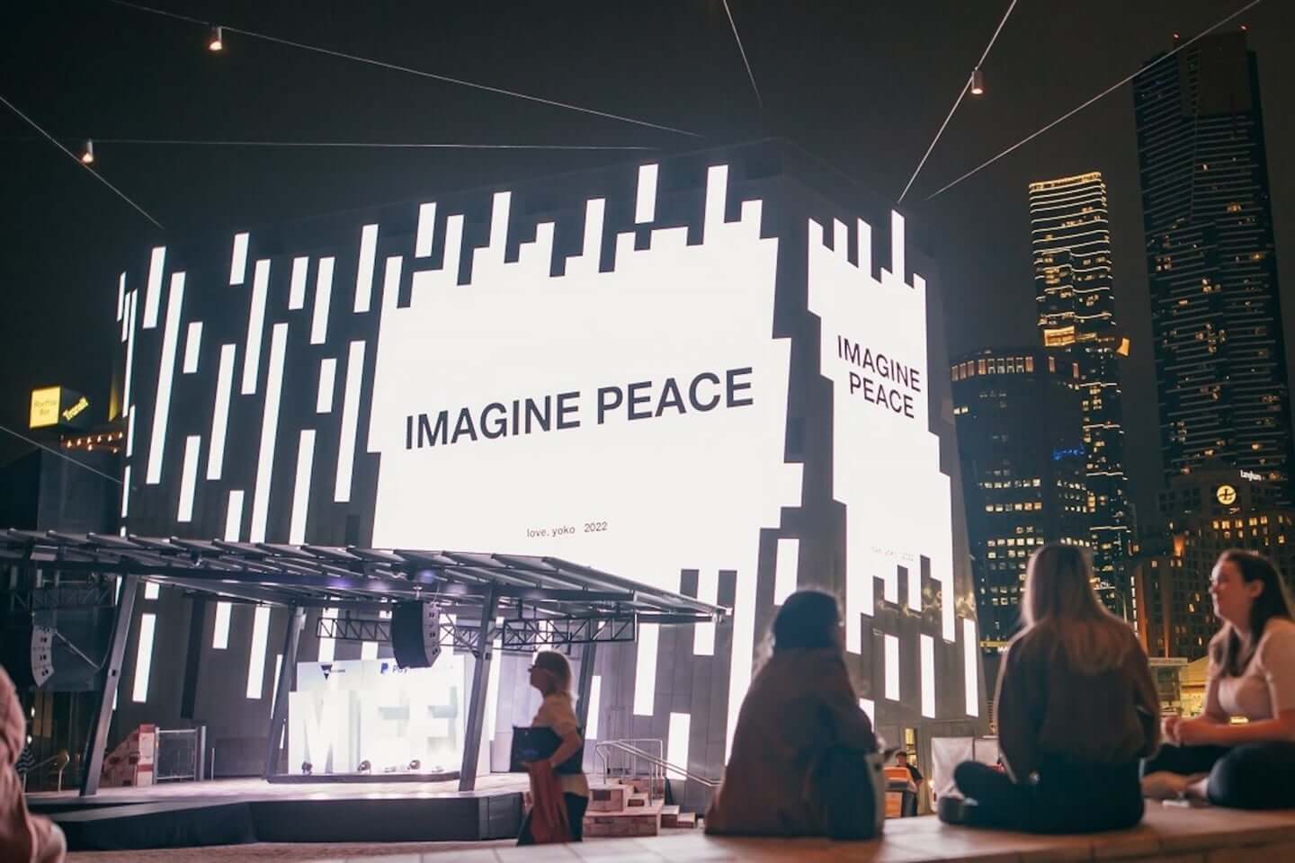 ヨーコ・オノが平和を願う「IMAGINE PEACE」キャンペーンを世界各地で実施｜シルクスクリーン・プリントをチャリティ制作 | Qetic