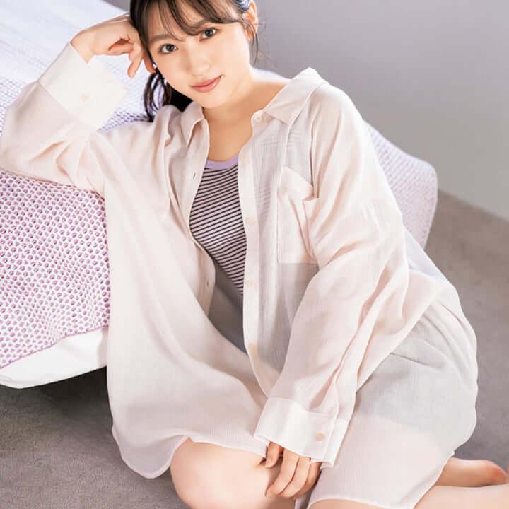 市村愛里＆地頭江音々、大人の一面を魅せる水着グラビア｜HKT48が『ボム7月号』に大集合 | Qetic