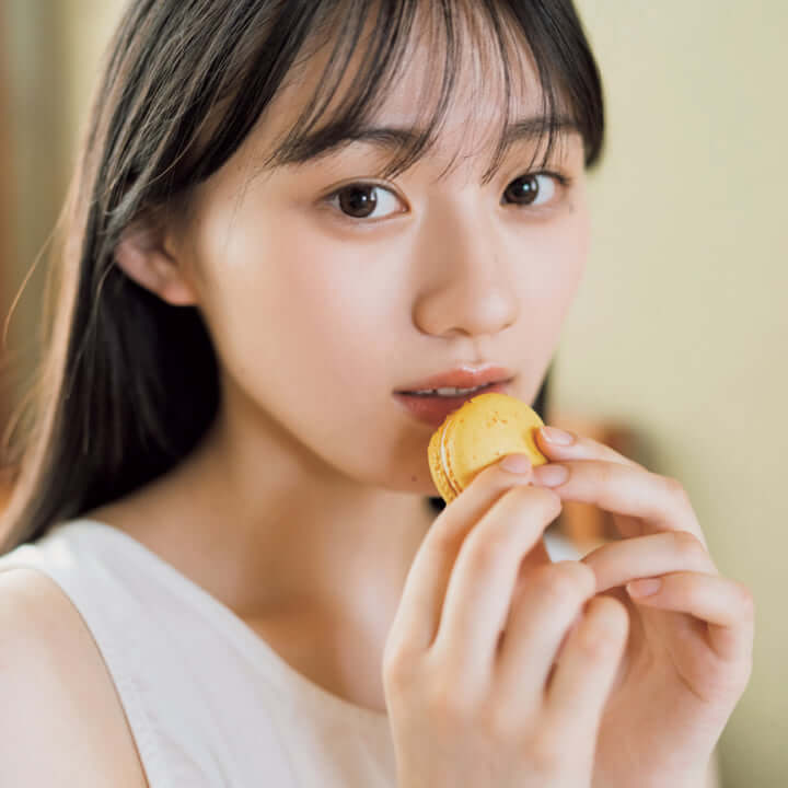 乃木坂46としての活動から2ヶ月で表紙抜擢｜川崎桜が『B.L.T.』でロンググラビア披露 | Qetic