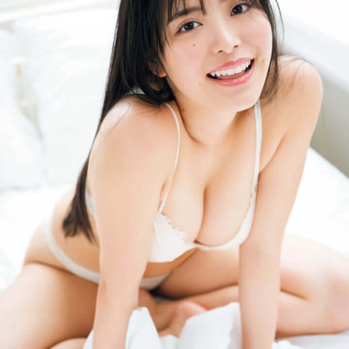 Gカップ女子大生“艶やかな肉体”あらわに…｜桜田ひよりは“彼女感”満載で『週刊FLASH』登場 | Qetic