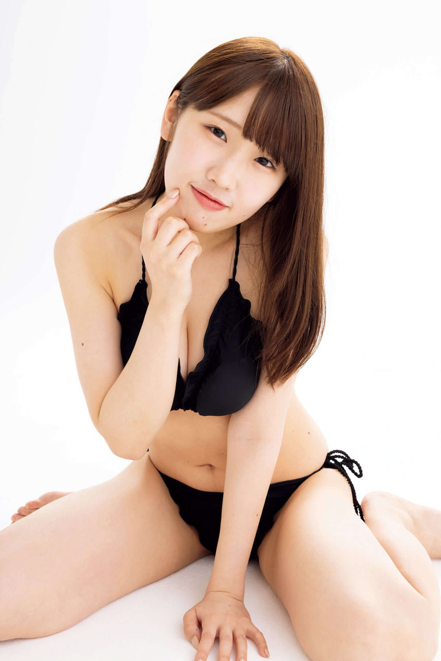 Gカップ女子大生“艶やかな肉体”あらわに…｜桜田ひよりは“彼女感”満載で『週刊FLASH』登場 | Qetic