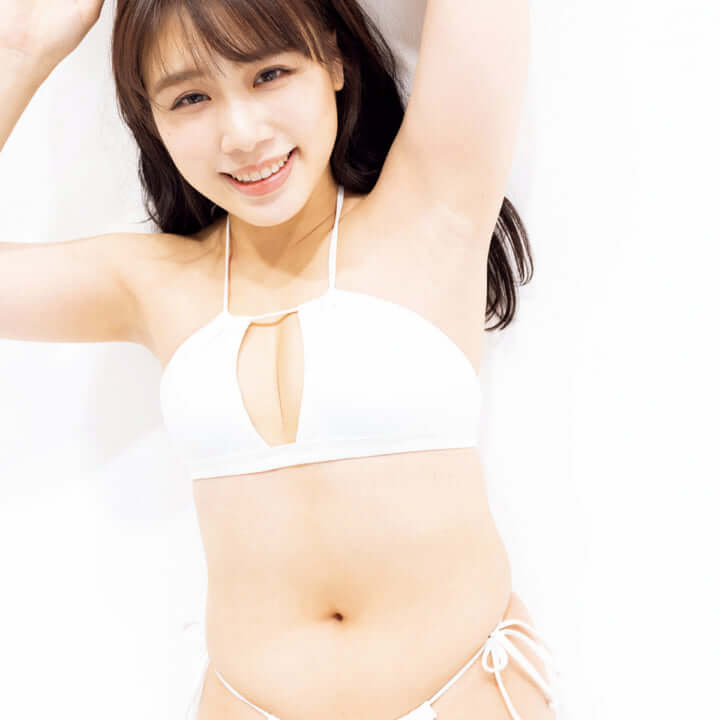 Gカップ女子大生“艶やかな肉体”あらわに…｜桜田ひよりは“彼女感”満載で『週刊FLASH』登場 | Qetic