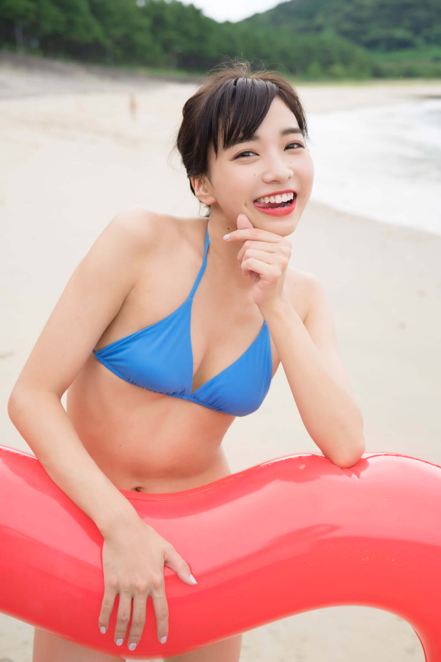 “最初で最後の水着”が眩しい！坂ノ上茜、86ページ増で写真集を配信 | Qetic