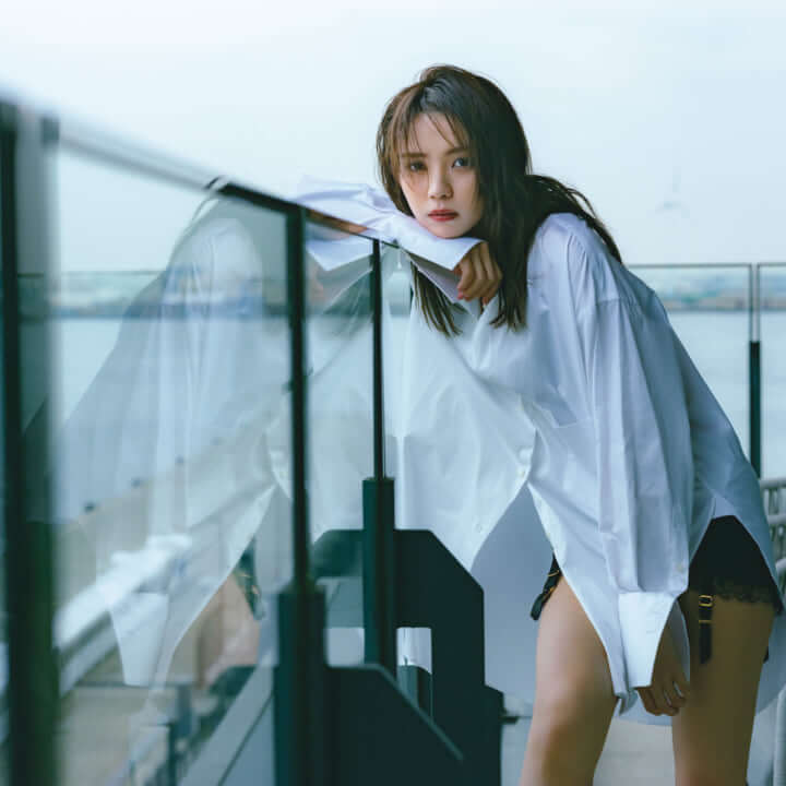 櫻坂46・小林由依、“3つのオトナな表情”｜2nd写真集『意外性』の限定表紙を解禁 | Qetic