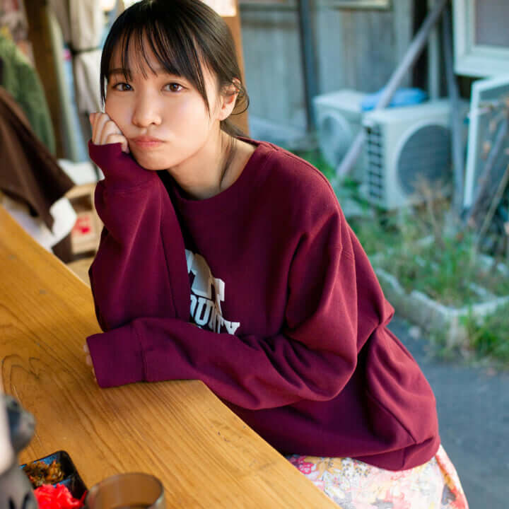 “濡れたTシャツをめくり、たわわなバストが…”椿野ゆうこ、初写真集は「彼女との初旅行」 | Qetic