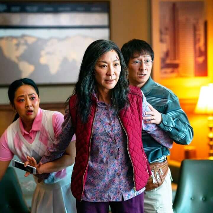 映画『エブリシング・エブリウェア・オール・アット・ワンス』ゴールデン・グローブ賞ダブル受賞｜A24作品史上NO1ヒット | Qetic