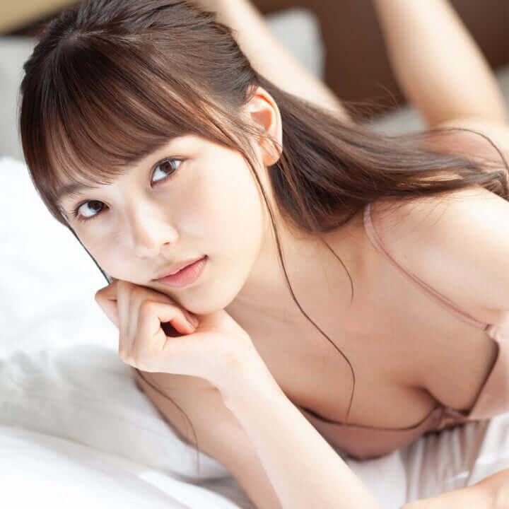 “ベッドの上でランジェリー姿に…”誌面カット（画像全13点）が解禁｜「ミスSPA!2022」3名が写真集同時発売 | Qetic